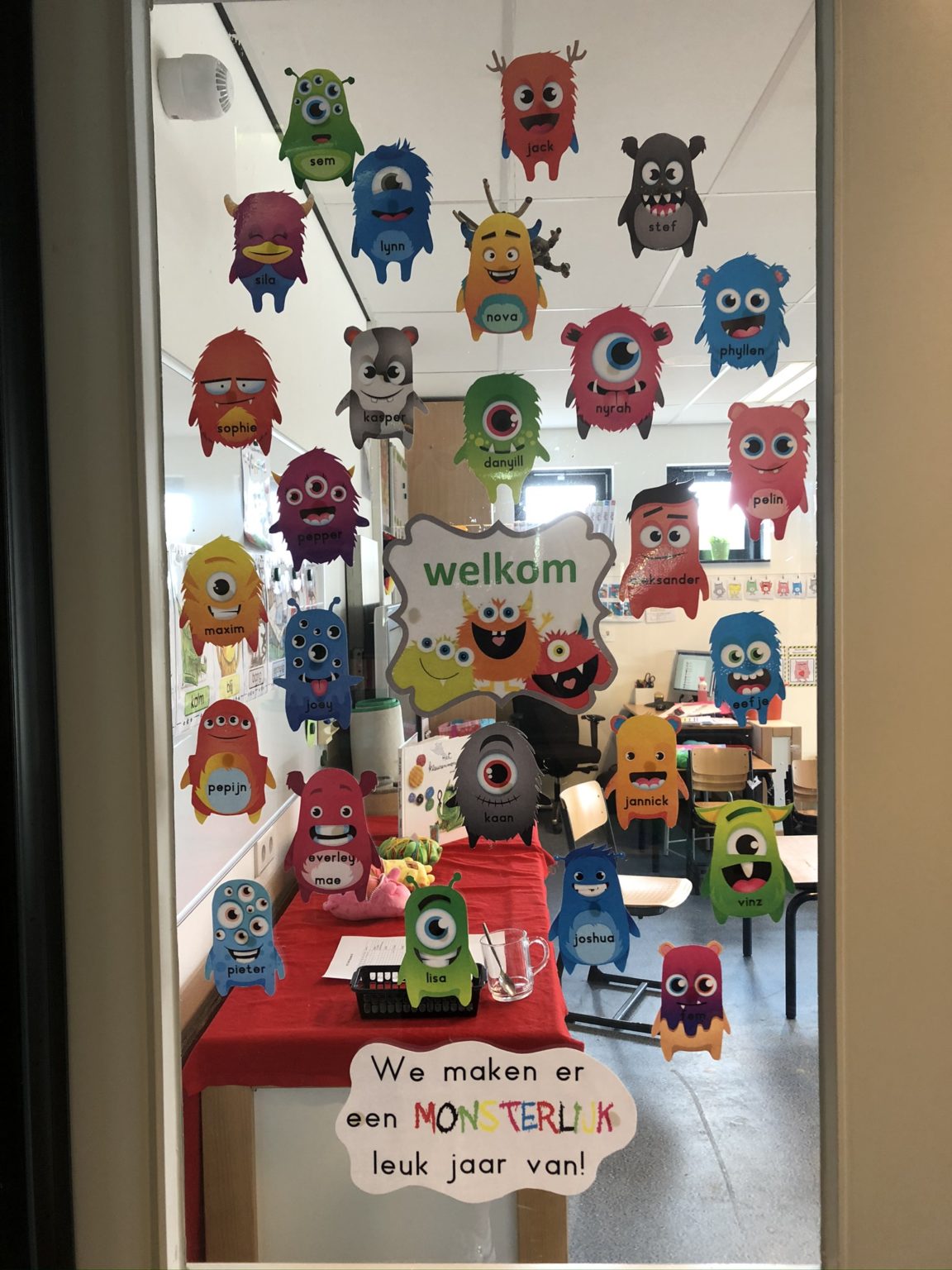 Het kleuren monster gaat naar school - Juf Leonie